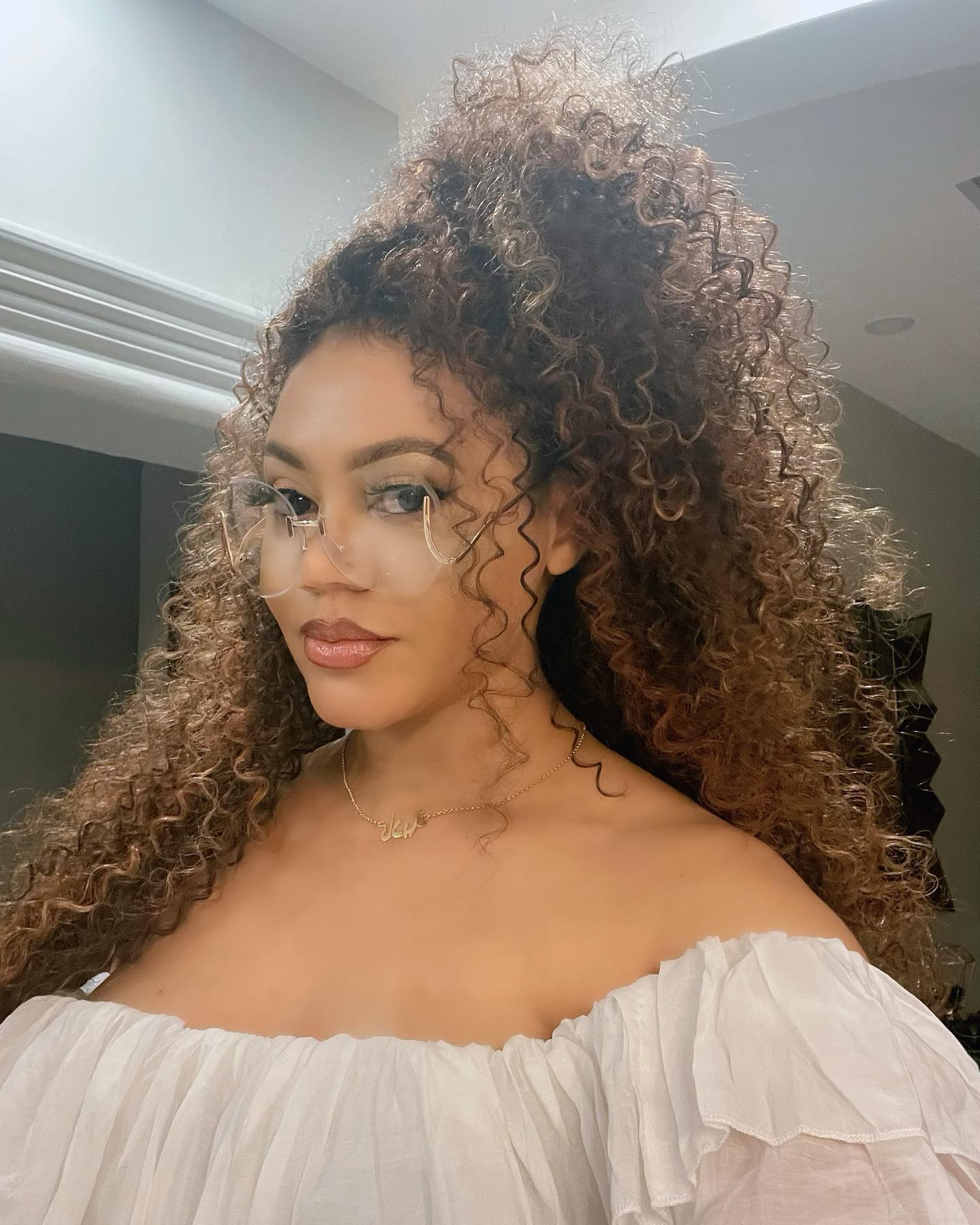 Zoom sur l’artiste peintre Saraï d’Hologne, la femme de Didi B ...