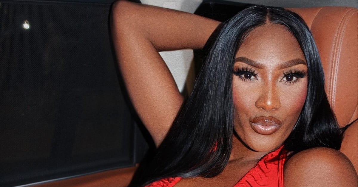 Aya Nakamura présente ses seins lors d'un concert et enflamme la toile (vidéo) | Newstories Africa